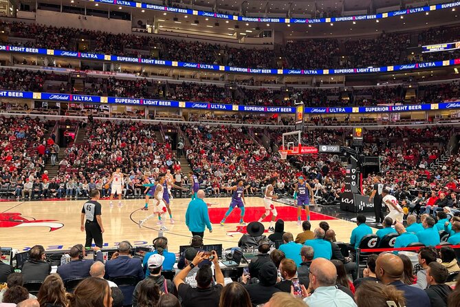 Chicago Bulls Basketball Game Ticket at United Center - Accessibility & Transport