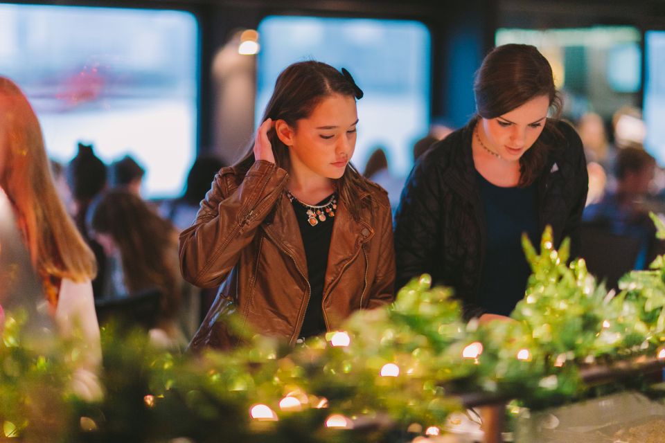 Chicago: Christmas Eve Lake Michigan Gourmet Dinner Cruise - Key Points