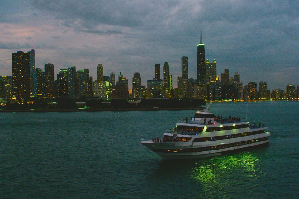 Chicago: Christmas Eve Lake Michigan Gourmet Dinner Cruise - What to Expect on the Christmas Eve Dinner Cruise