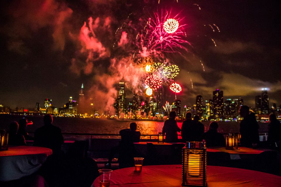 Chicago: Fireworks Cruise with Lake or River Viewing Options - FAQ