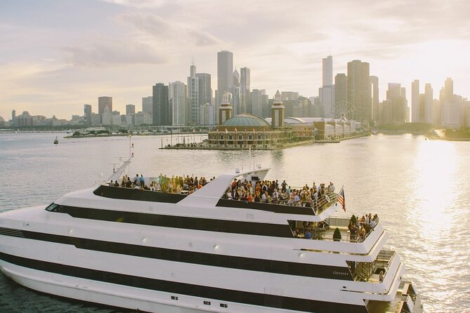 Chicago Fireworks Premier Dinner Cruise on Lake Michigan - Key Points  