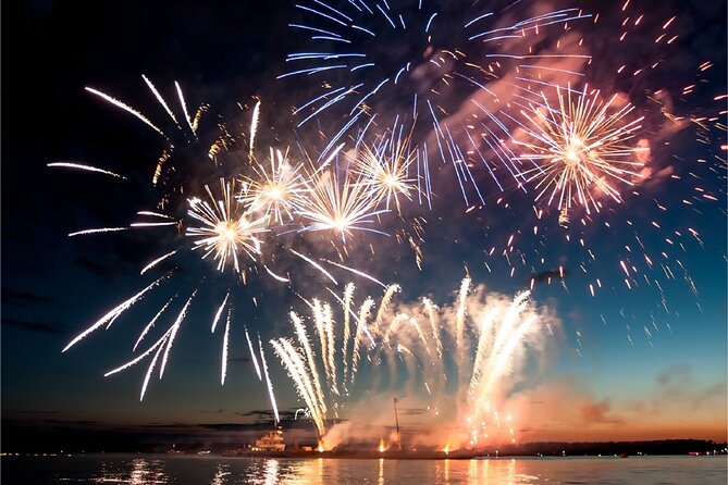 Chicago Fireworks Premier Plus Dinner Cruise on the Chicago River - Key Points