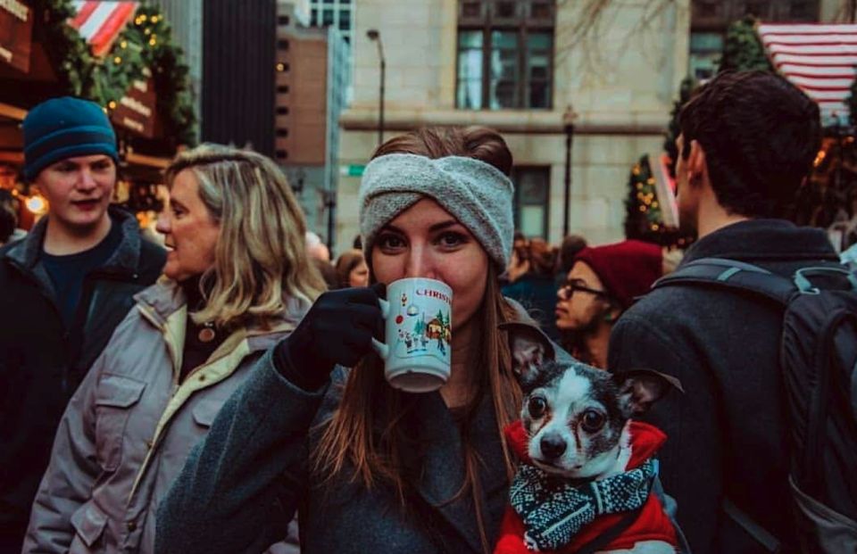 Chicago: Guided Holiday Walking Tour and Food Sampling - Food Sampling & Beverages