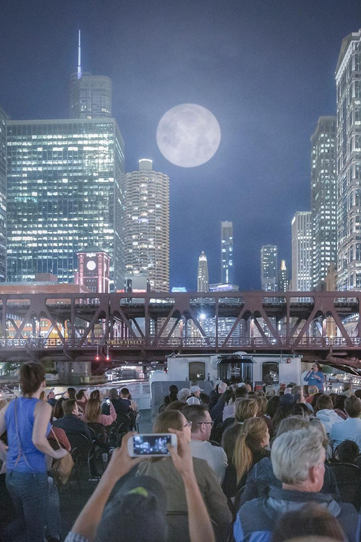 Chicago: Historic Gangsters & Ghosts Night Cruise - A Close Look at the "Historic Gangsters & Ghosts Night Cruise"