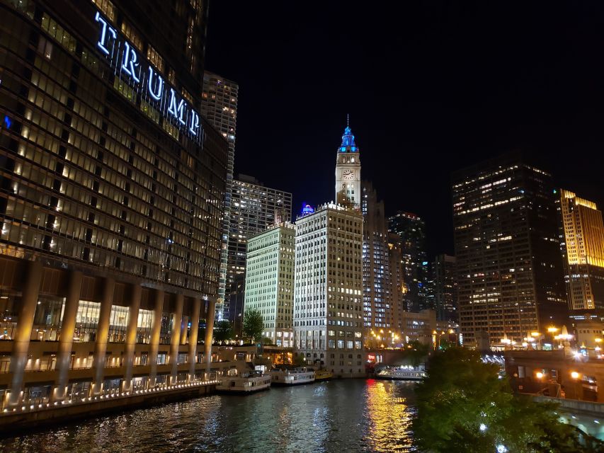 Chicago: Narrated River and Lake Cruise by Night - The Guides: Bringing Chicago to Life