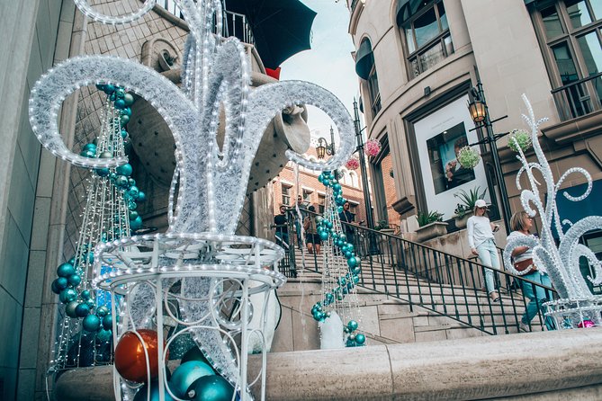 Christmas Lights in Beverly Hills - Private Guide and Free Coffee with Dessert - Who Should Consider This Tour?