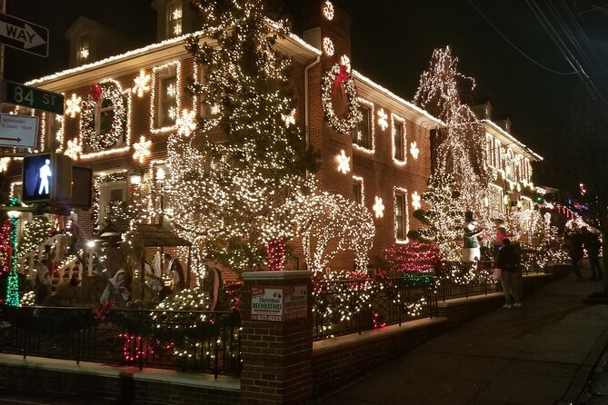 Christmas Lights Tour of Dyker Heights Brooklyn - The Sum Up