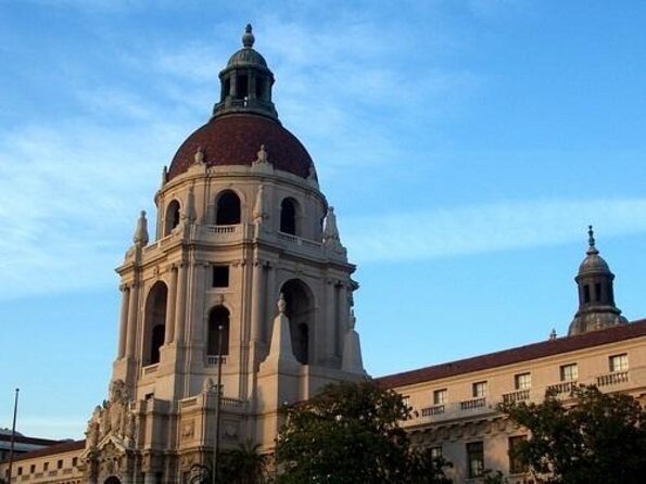 Christmas Market in Americana or Charming Old Pasadena - Private Photo Tour - Key Points
