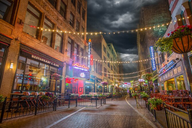 Cleveland Ghosts Tour - The Guide & Atmosphere