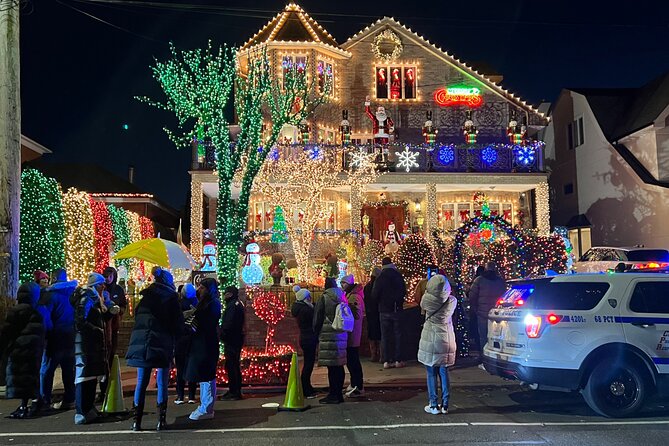 Contrasts VIP + Dyker Heights, Christmas in NYC - Practical Aspects and Group Experience