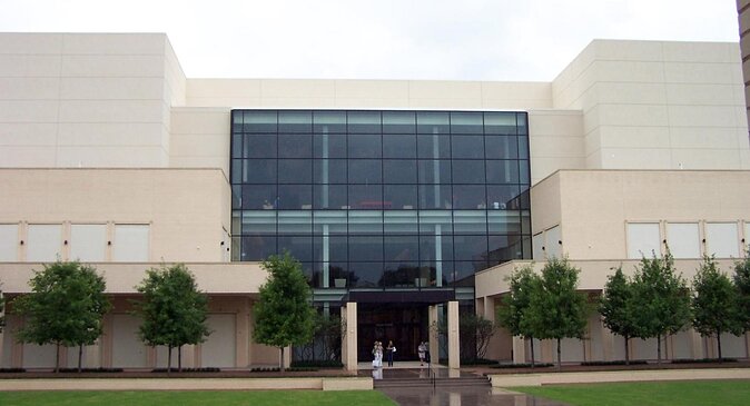 Dallas Best of Shopping Malls in the Luxury Private Limousine - Who Will Enjoy This Tour?