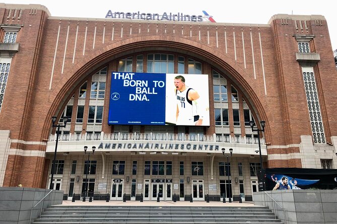 Dallas Mavericks Basketball Game at American Airlines Center - An In-Depth Look at the Dallas Mavericks Game Tour
