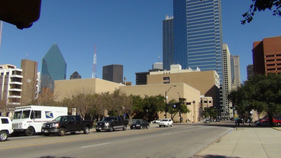 Dallas: Small-Group City Highlights Tour - The Experience of Guides and Group Dynamics
