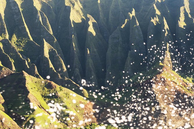 Deluxe Na Pali Sunset Tour on the Lucky Lady - The Sum Up
