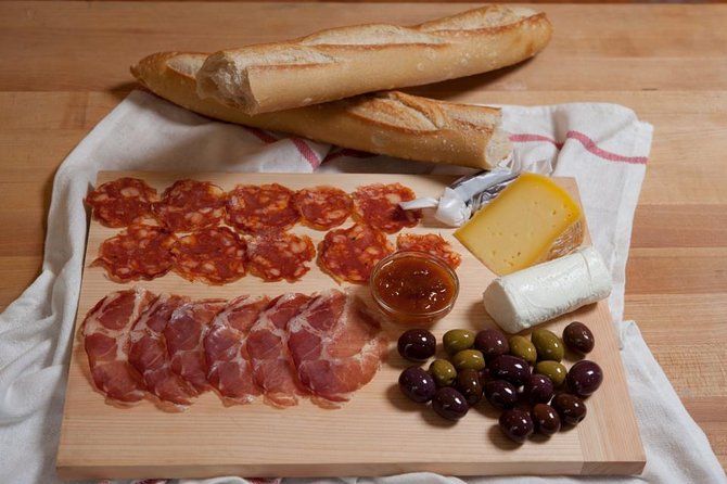 Deluxe Picnic for 2 (Grab and Go) - Key Points