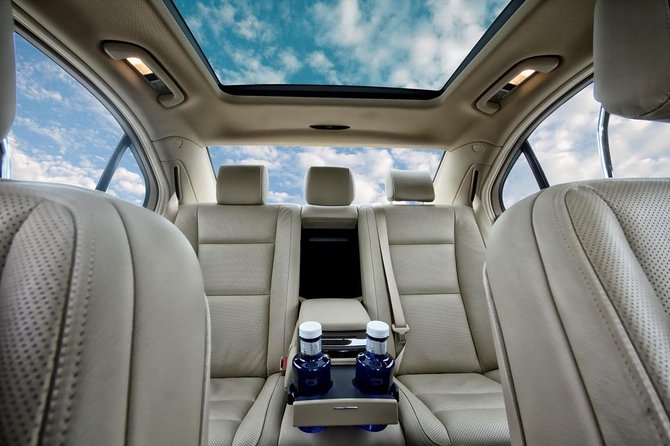 Departure by Luxury Sedan from Denver City to Denver Airport DEN - Key Points