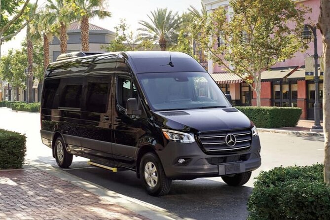 Departure by Sprinter from Milwaukee to Milwaukee Airport MKE - Booking and Meeting Details