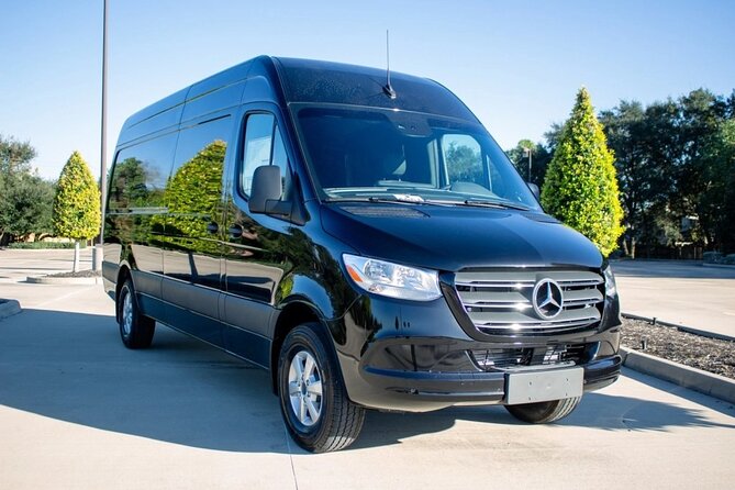 Departure by Sprinter from Milwaukee to Milwaukee Airport MKE - What Makes This Transfer Stand Out?