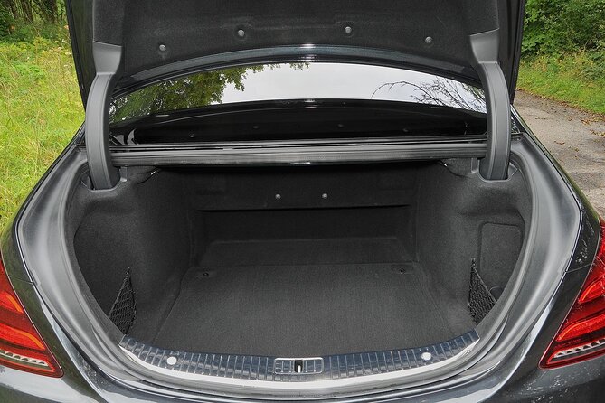 Departure Honolulu-Waikiki to Honolulu Airport HNL by Luxury Car - Practical Details and Tips