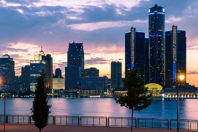 Departure Private Transfer: Detroit to Detroit Airport DTW in Business Car - How This Transfer Compares to Other Options