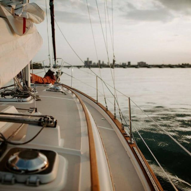 Detroit: Sailing Tour on the Detroit River - A Relaxing Escape on the Water