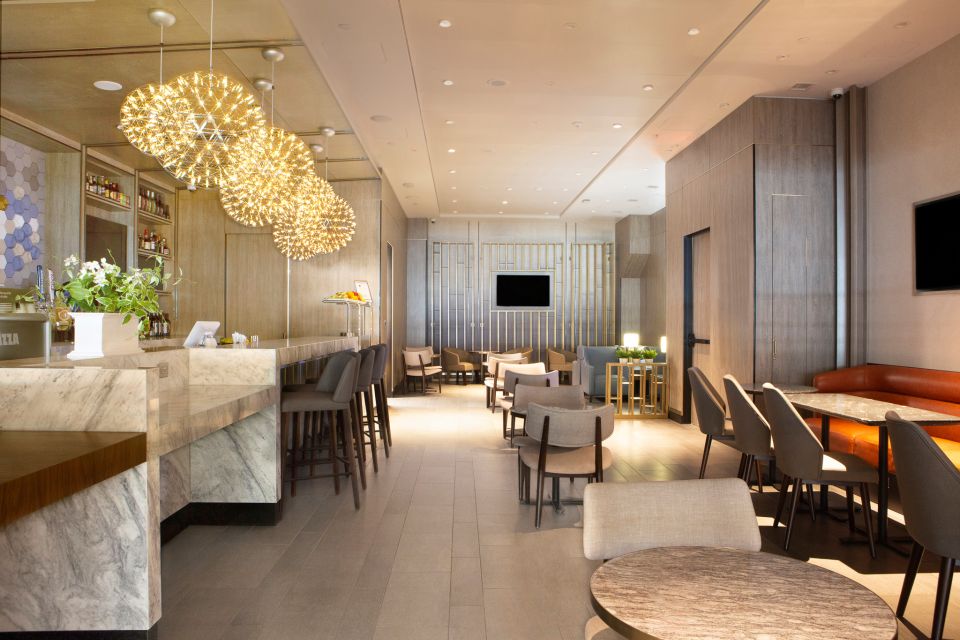 DFW Dallas Fort Worth Airport: Virgin Atlantic Lounge Entry - The Lounge Experience in Detail