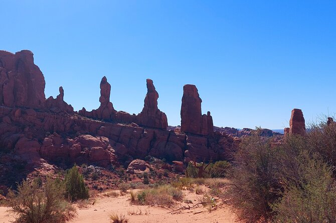 Discover The Hidden Arches: Solitaire Arches Private Desert Hike - Introduction to the Hidden Side of Arches