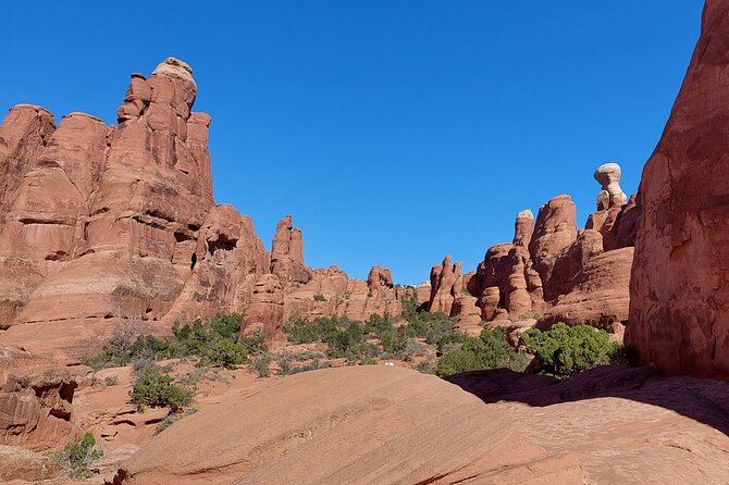Discover The Hidden Arches: Solitaire Arches Private Desert Hike - Itinerary Breakdown: What to Expect