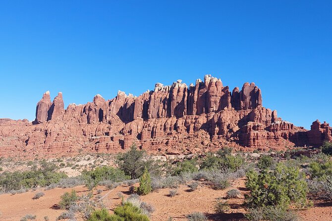 Discover The Hidden Arches: Solitaire Arches Private Desert Hike - The Guide and Overall Experience