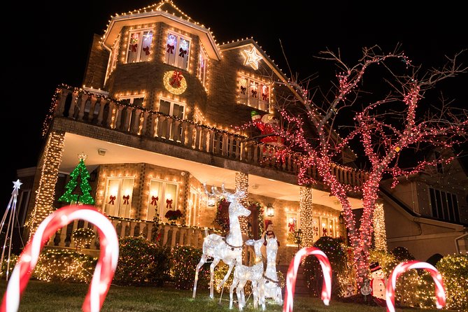 Dyker Heights Christmas Lights and NYC Skyline View Bus Tour - A Detailed Look at the Tour Experience