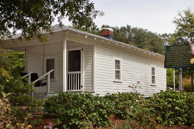 Elvis Presley's Childhood Home Sightseeing Daytrip from Memphis - A Deep Dive into the Experience