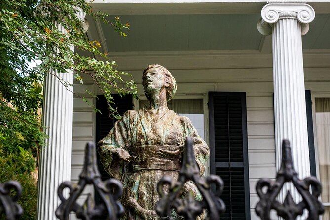 Explore New Orleans' Garden District: Private 2-hour Walking Tour - The Sum Up