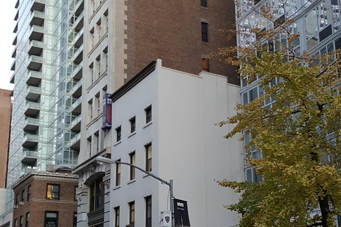 Explore the Ruins of a Forgotten City in the Middle of Manhattan - Walking Fifth Avenue: From Wealth to Industry