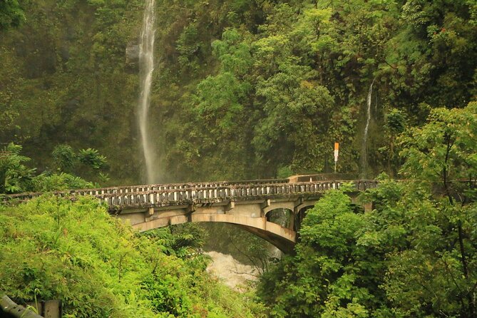 Famous Road to Hana Waterfalls, Black Sand Beach & Lunch - Transportation and Comfort
