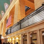Fifth Avenue Unveiled: Luxury, History & Icons Walking tour - Apple Fifth Avenue: Tech Meets Design