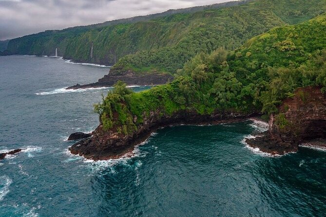 First Class Maui & Molokai Helicopter Tour with Landing - The Experience: What You Can Expect