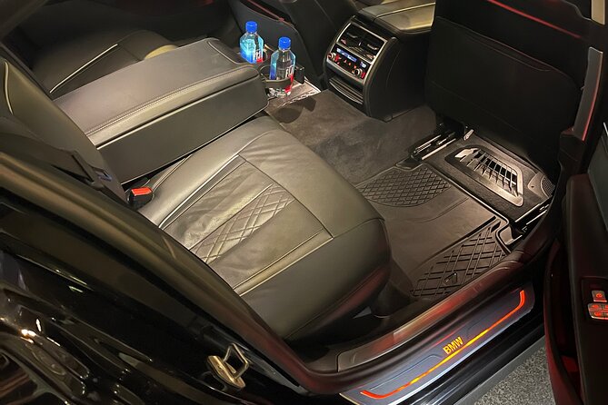 First Class Transfer from Manhattan to NYC Airports (JFK/EWR/LGA) - Why Opt for This Service?