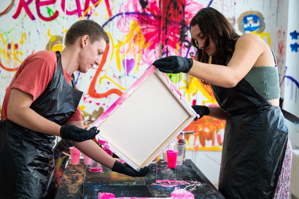Fluid Art Private Experience - The Artistic Experience: What Can You Expect?