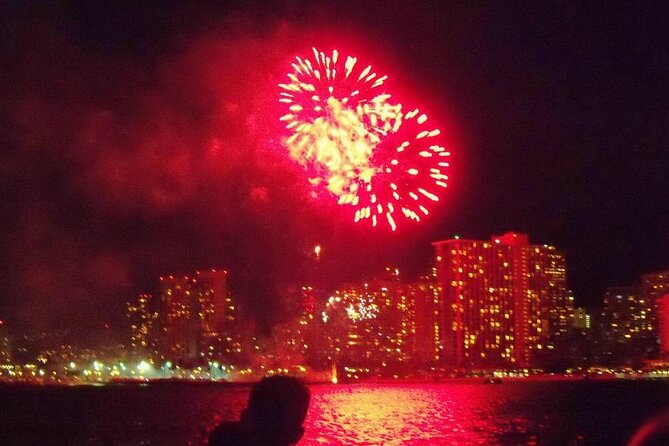 Friday Fireworks Dinner Sail from the Hilton Hawaiian Village - The Experience: A Closer Look at the Friday Fireworks Dinner Sail