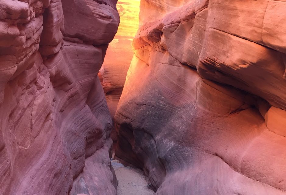 From Kanab: 3-Hour Peek-a-Boo Slot Canyon Hiking Tour - Exploring the 3-Hour Peek-a-Boo Slot Canyon Hiking Tour from Kanab