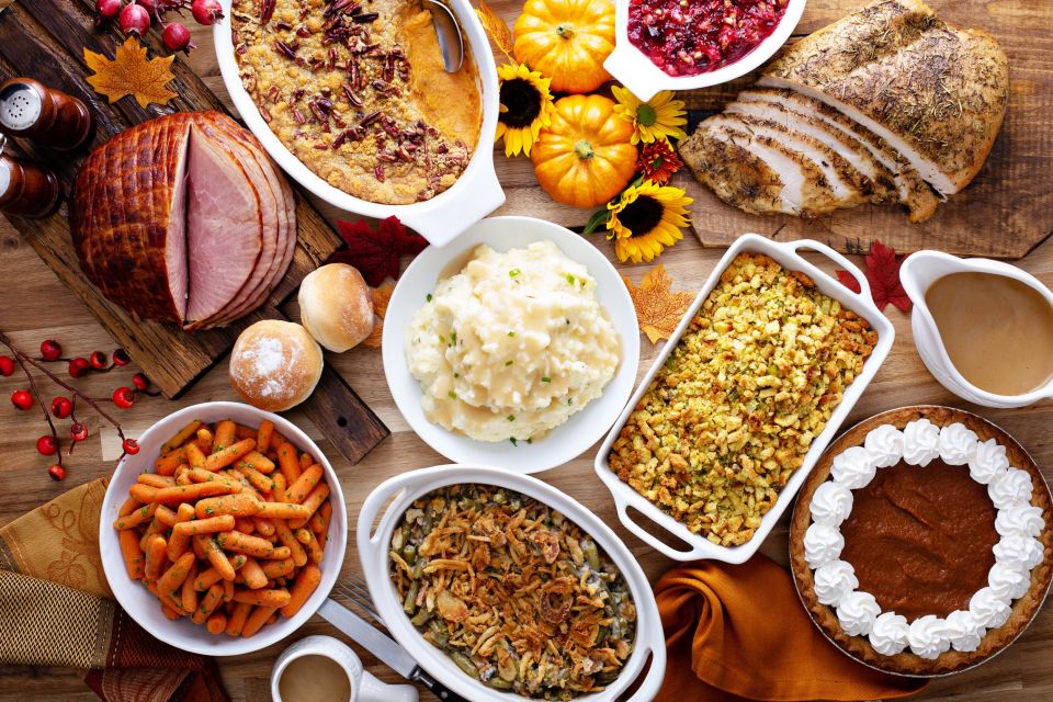 From Ma'alaea: Thanksgiving Dinner Cruise Aboard the Calypso - Key Points