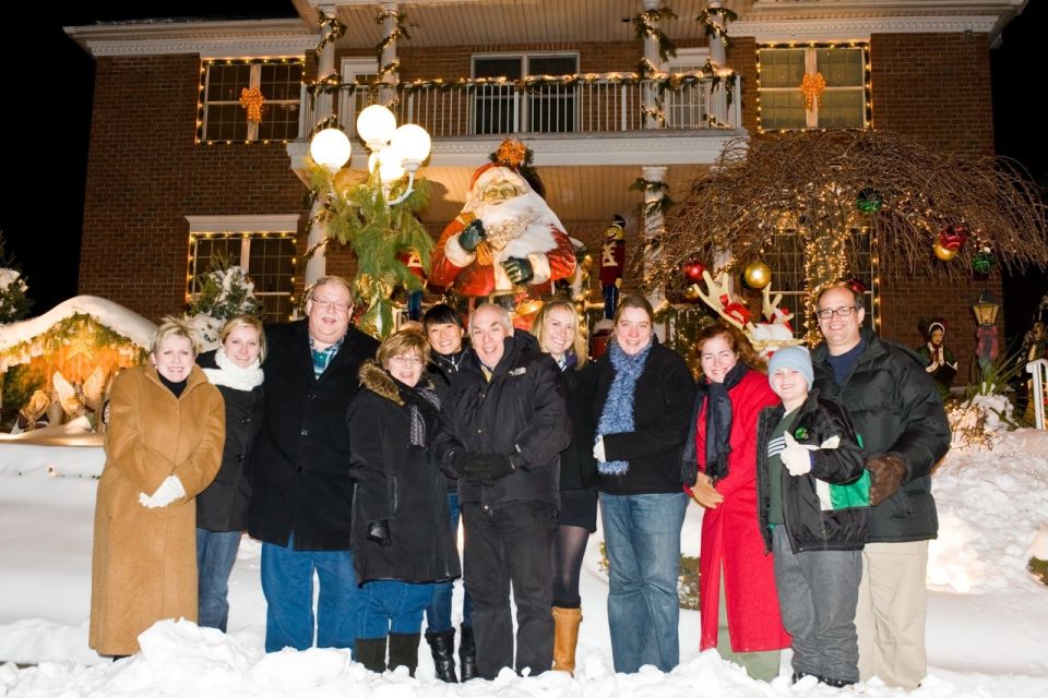 From Manhattan: 4-Hour Christmas Lights Luxury Bus Tour - FAQ