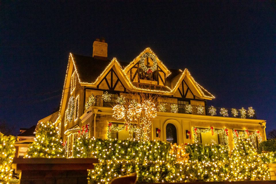 From Manhattan: 4-Hour Dyker Heights Holiday Lights Bus Tour - The Experience in Detail