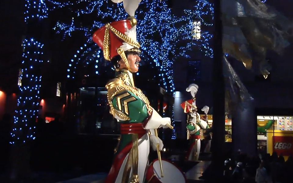 From Manhattan: Dyker Heights Holiday Bus Tour - The Itinerary in Detail