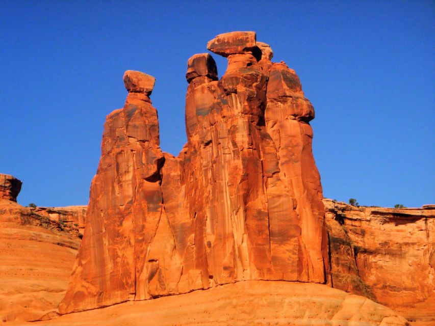From Moab: Arches National Park 4x4 Drive and Hiking Tour - Scenic Photography Opportunities