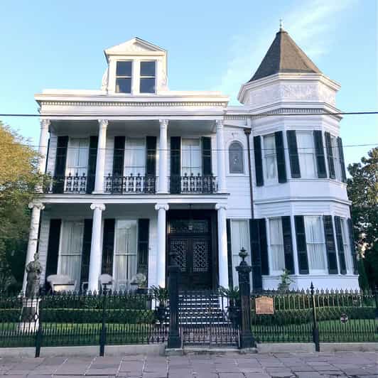 Garden District Walking Tour - The Charm of the Garden District