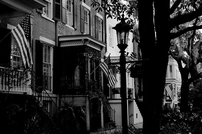 Genteel and Bard's Savannah Dark History and Ghost Encounter Walking Tour - Key Points