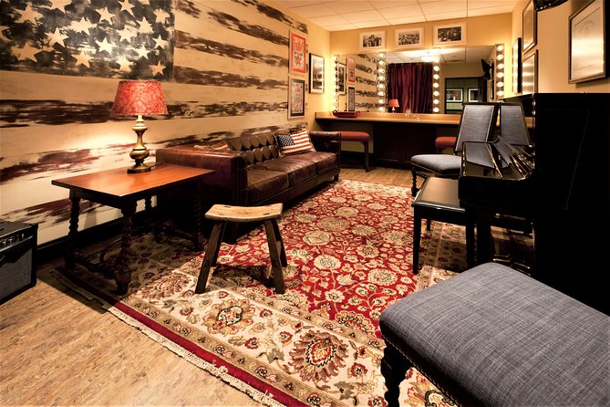 Grand Ole Opry House Guided Backstage Tour in Nashville - The Sum Up