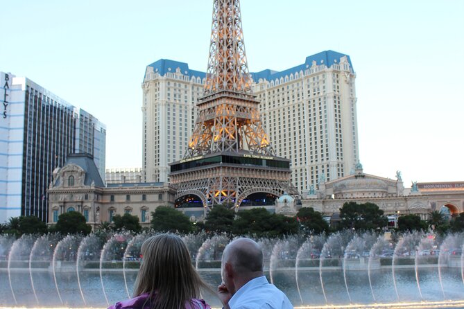 Group Discounted Walking Tour on the Las Vegas Strip with Photos and Champagne - The Drinks & Photos: A Perfect Mix
