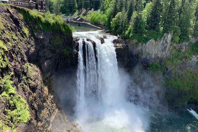 Guided forest hike to Seattle waterfalls incl. Snoqualmie Falls - The Journey Through Old-Growth Forests and Twin Falls